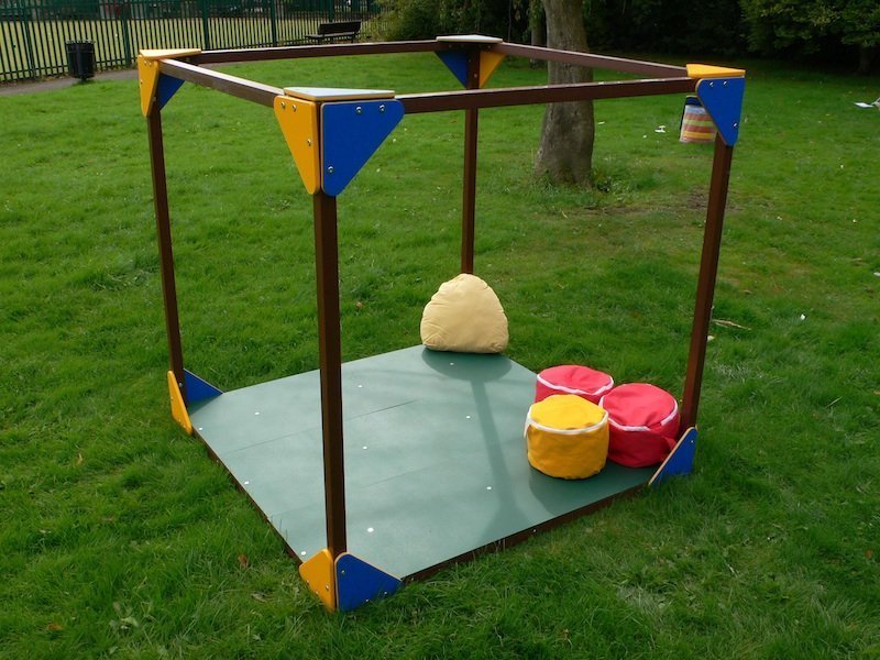 Recycled Play Den - www.kedeleducation.co.uk Education